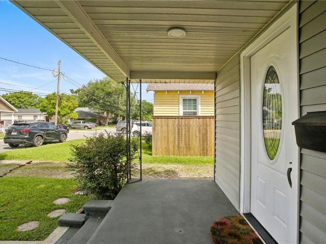 15 Crislaur Avenue