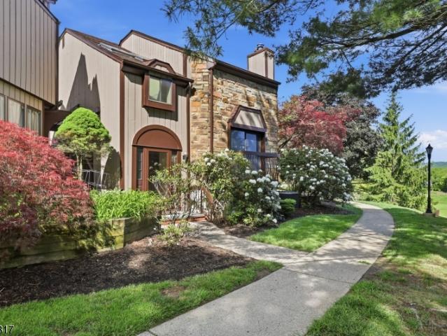 15 Delbarton Ct
