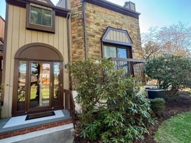 15 Delbarton Ct, Hackettstown, NJ 07840