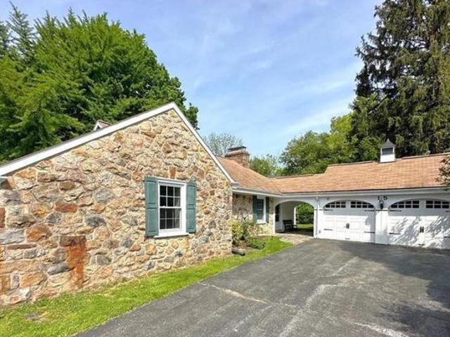 15 Dewberry Ave, Bethlehem City, PA 18017