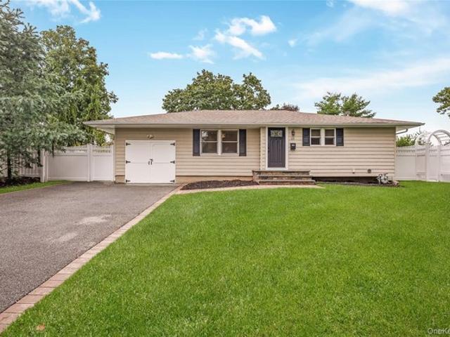 15 Dewey Rd, Commack, NY 11725