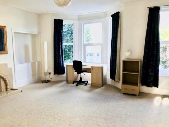 15 Diamond Avenue 5 bed house share to rent £2,817 pcm £650 pw