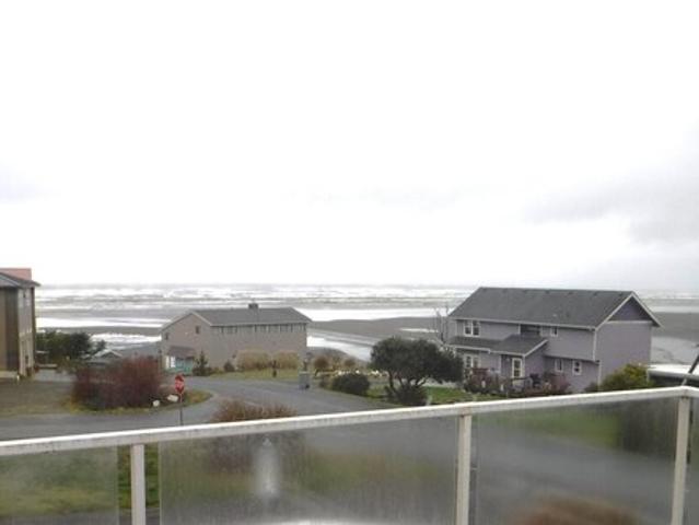 15 Diamond Dr, Pacific Beach, WA 98571