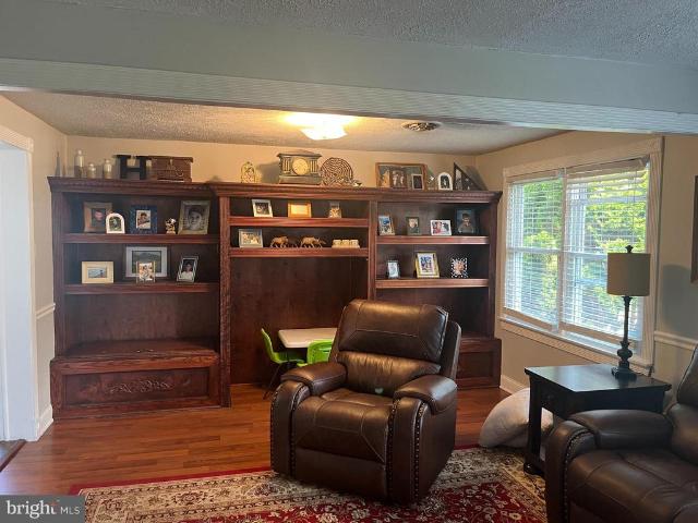 15 Dixon Court