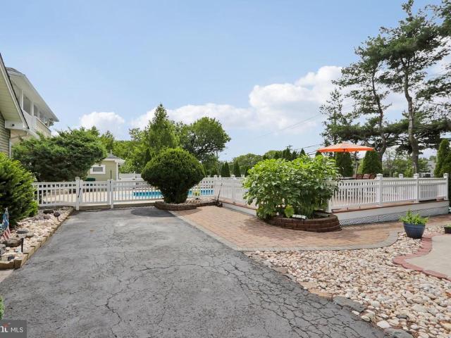 15 Douglas Avenue
