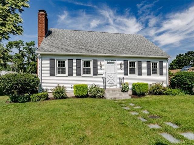 15 Drake Rd, Warwick, RI 02888