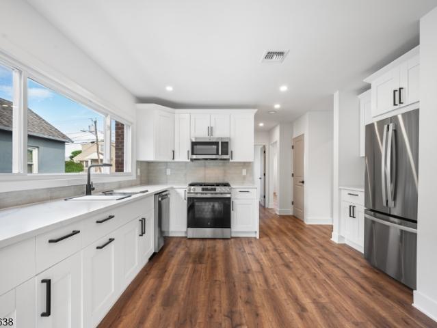 15 Dunkerly St
