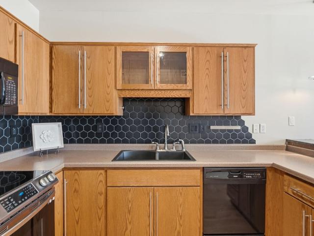 15 E Minnesota Street # 211