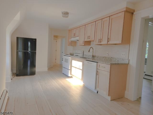 15 E Clay Ave # 3