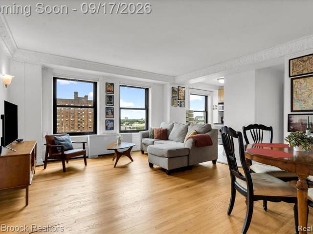 15 E Kirby Street # 820