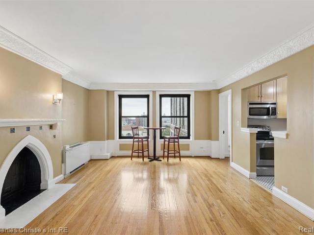 15 E Kirby Street # 1107