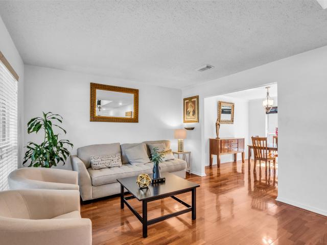 15 E Stony Bridge Circle