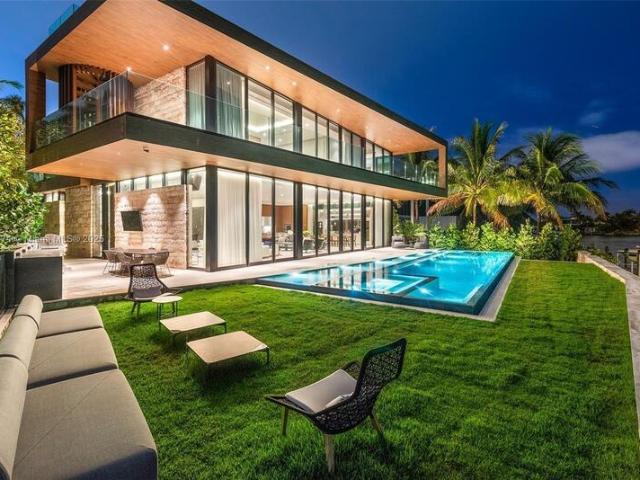 15 E San Marino Dr, Miami Beach, FL 33139
