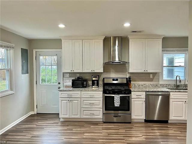 15 E Walker RD