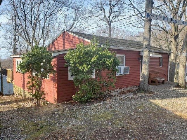 15 E Way Path, Baiting Hollow, NY 11933