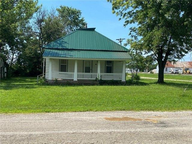 15 E 6th St, Adrian, MO 64720