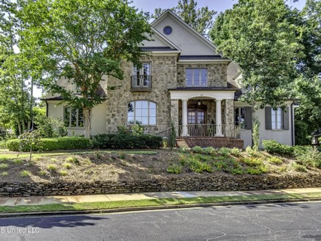 15 Eastparke Dr, Jackson, MS 39211