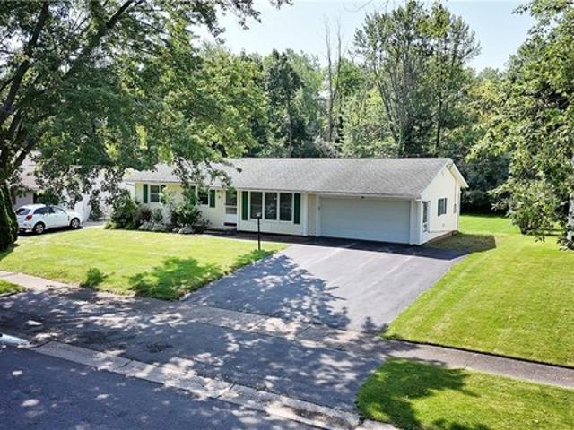 15 Elmford Rd, Rochester, NY 14606