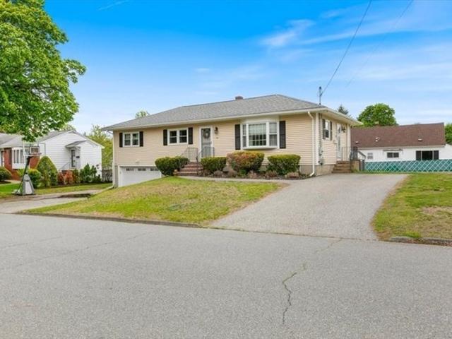 15 Erhardt Ter, Methuen, MA 01844