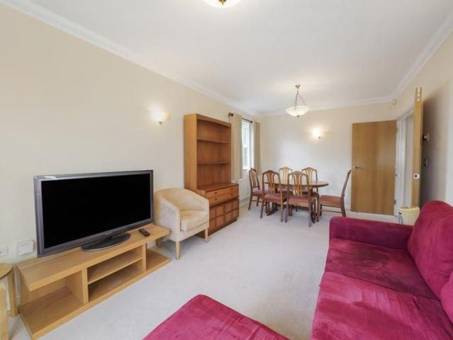 15 Etchingham Park Road, Finchley