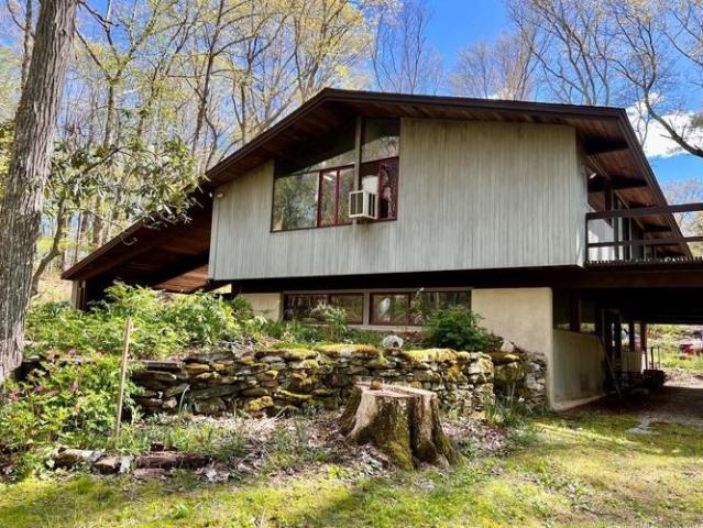 15 Farmstead Rd, Mansfield, CT 06268