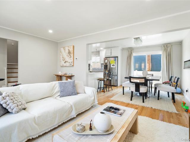 15 Ford Drive W