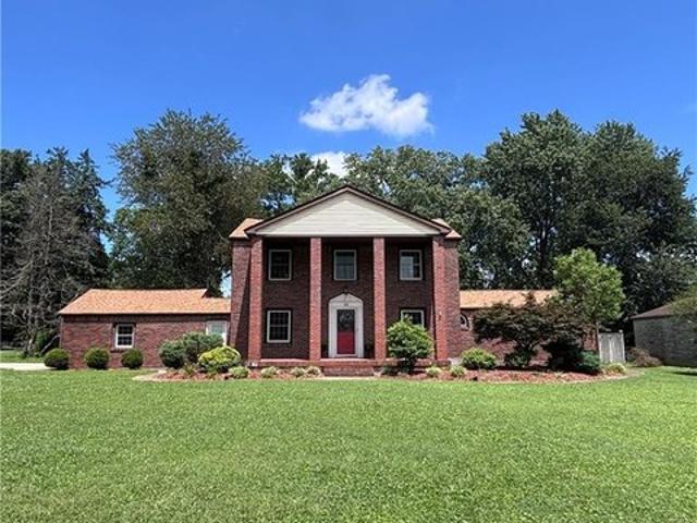15 Forest Dr, Jeffersonville, IN 47130
