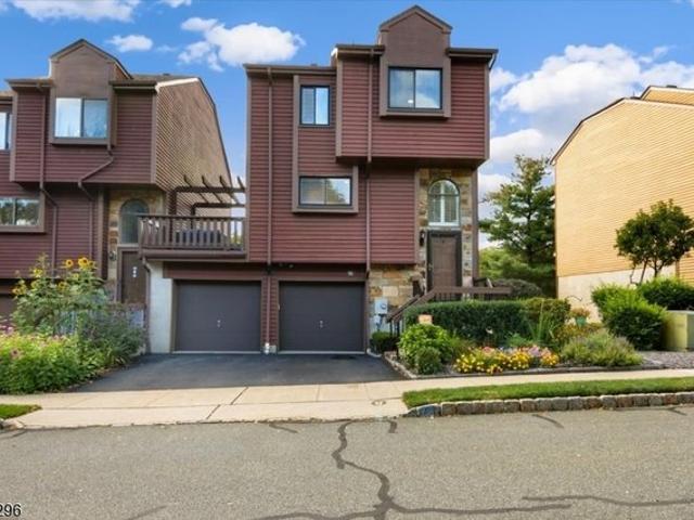 15 Fox Hunt Dr, Rockaway, NJ 07866