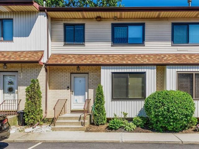 15 Franklin Pl Apt 15, Oceanside, NY 11572