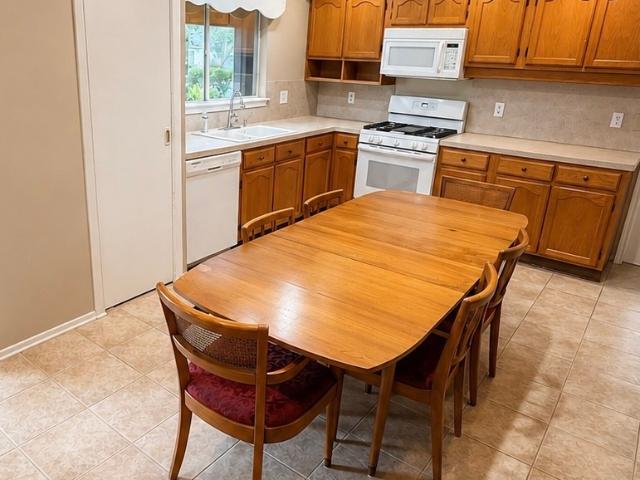 15 Gambrel Oak Place
