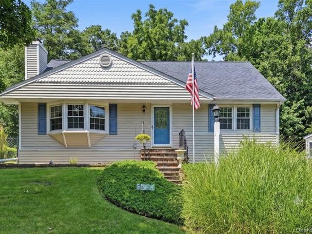 15 Gaines Pl, Huntington, NY 11743