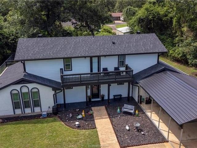 15 Golfclub Dr, Hilltop Lakes, TX 77871
