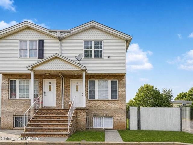 15 Gloria Ct, Staten Island, NY 10302
