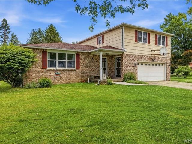 15 Glendale Ter, Orchard Park, NY 14127