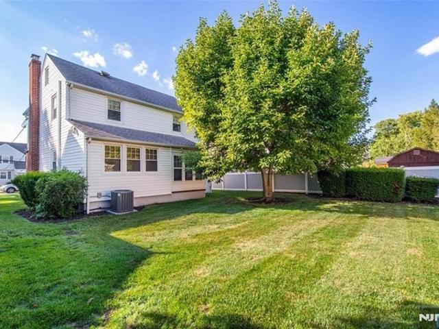 15 Glenwood St, Clifton, NJ 07013