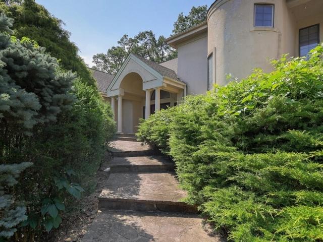 15 Glenview Dr