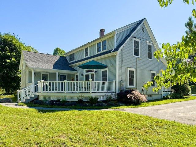 15 Grove St, Camden, ME 04843