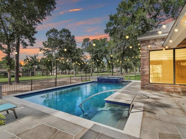 15 Grey Moss Ln, Montgomery, TX 77356