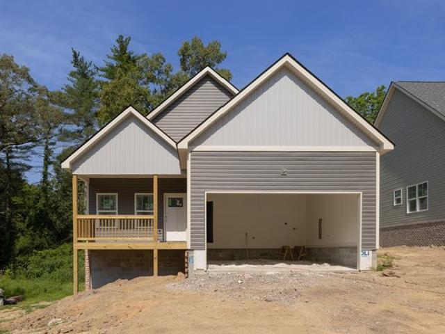 15 Greens Lake Rd, Rossville, GA 30741
