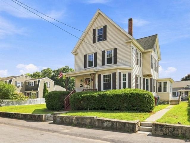 15 Hampstead St, Lowell, MA 01852