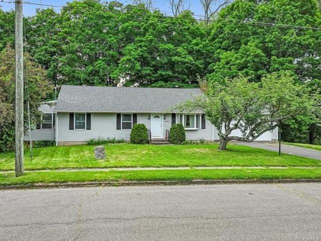 15 Heath Ct, Cheshire, CT 06410