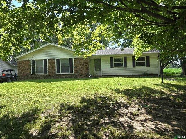 15 Hillcrest Dr, Bushnell, IL 61422