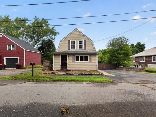 15 Hillside Ave, Middleboro, MA 02346