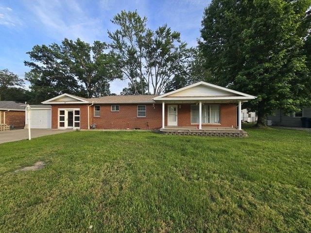 15 Homestead Dr, Mount Vernon, IL 62864
