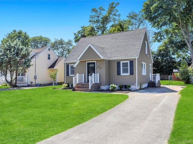 15 Irving Johnson St, East Northport, NY 11731