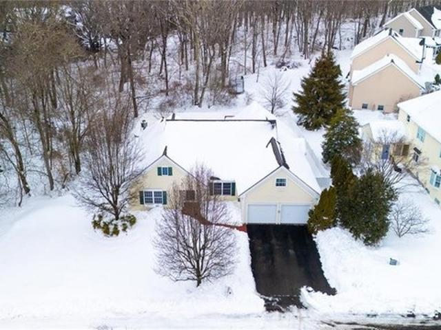 15 Jessica Ln, South Kingstown, RI 02879