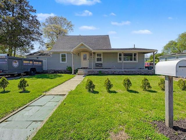 15 Johnson St, Amityville, NY 11701