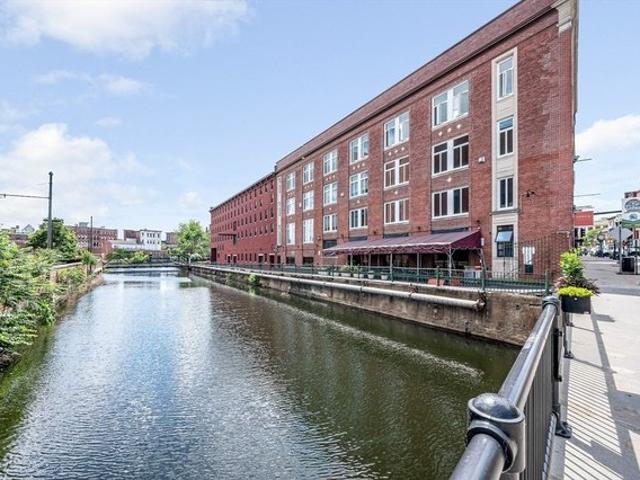 15 Kearney Sq Unit 201, Lowell, MA 01852