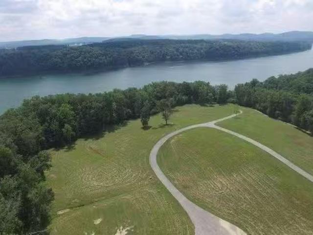 15 Kimber Dr. Nancy, KY 42544 651983851
