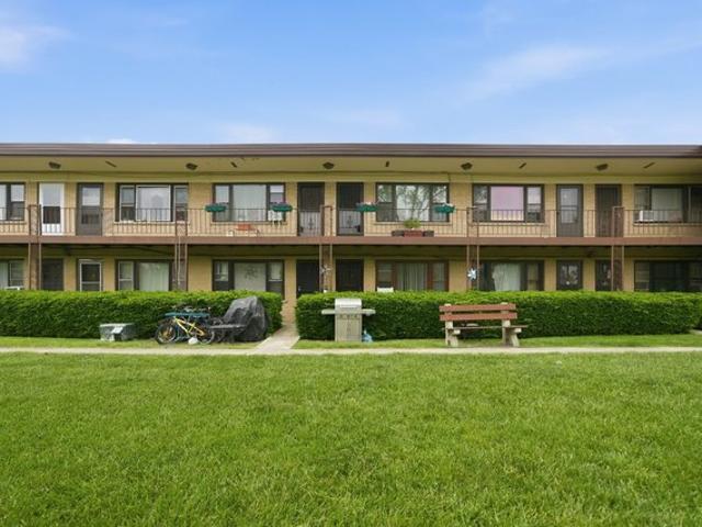 15 King Arthur Ct Apt 7, Northlake, IL 60164